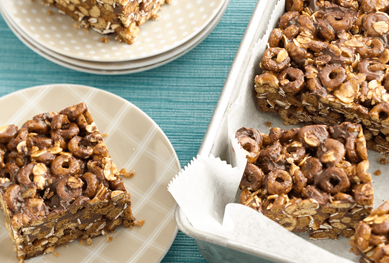 No-Bake Choc Chip Oatmeal Cookie Bars | Recipes | Cheerios